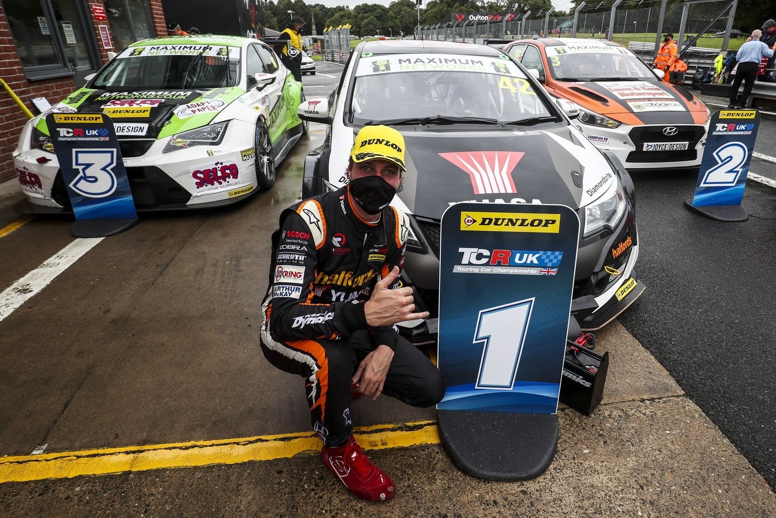 Neal Continues 2019 Form with Race Win at the 2020 Oulton Opener - TCR UK