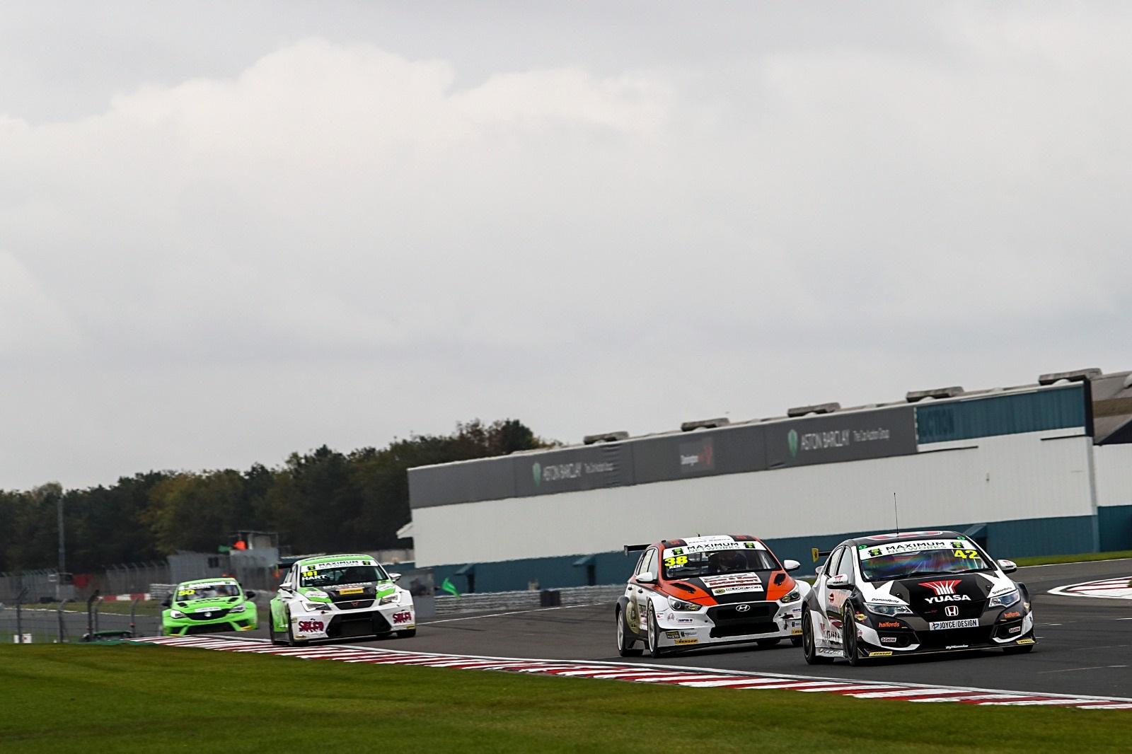 Henry Neal Leads Home Kent and Hart in Dramatic Second Race - TCR UK