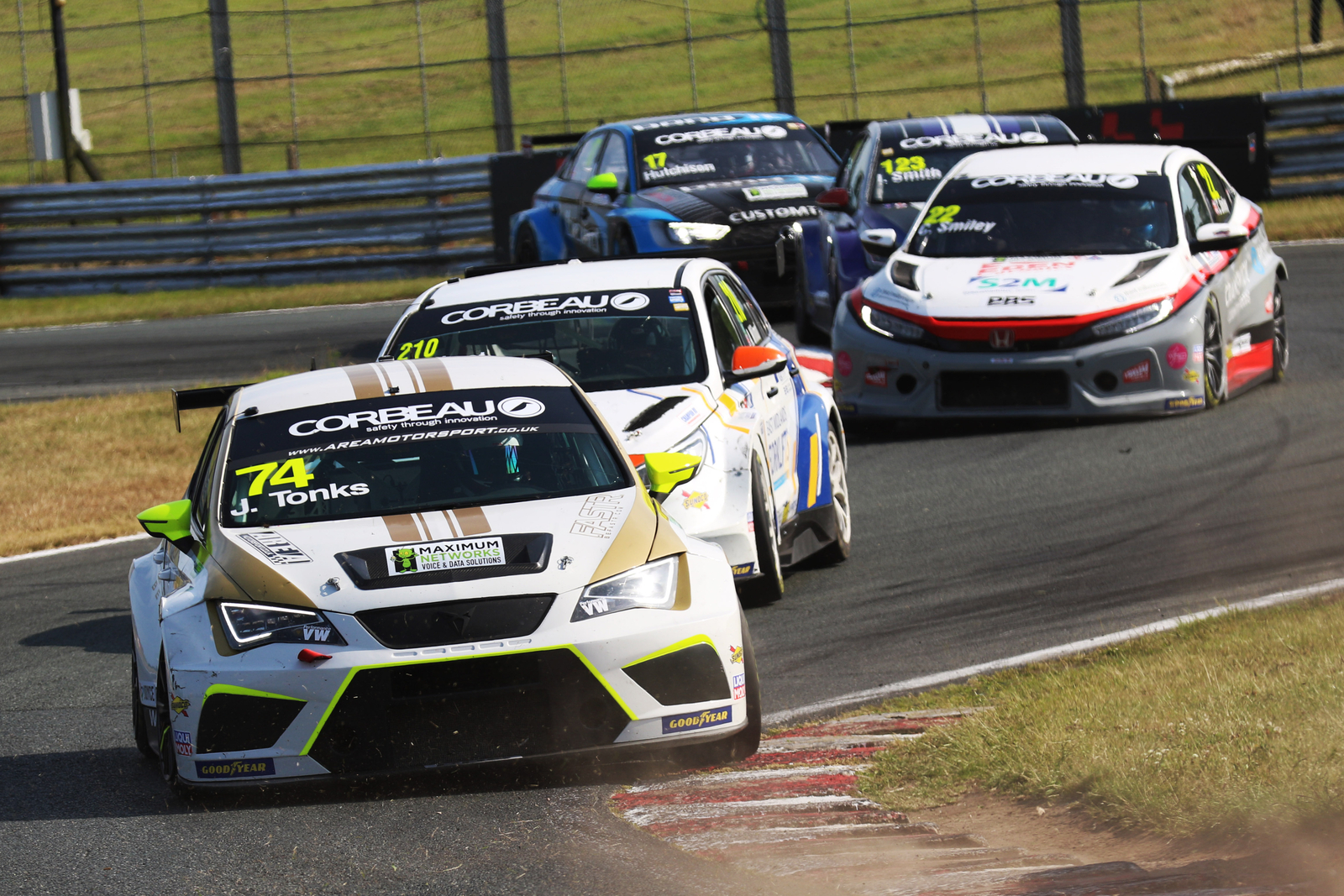 Oulton Park Island Review - Scorching start to second half of 2022 ...