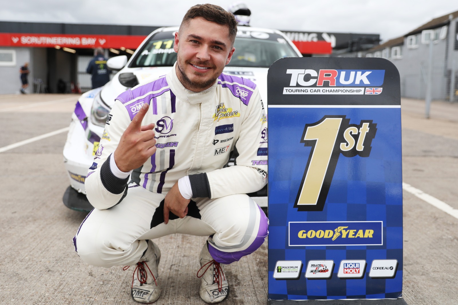 Adam Shepherd takes maiden pole position at Donington Park - TCR UK